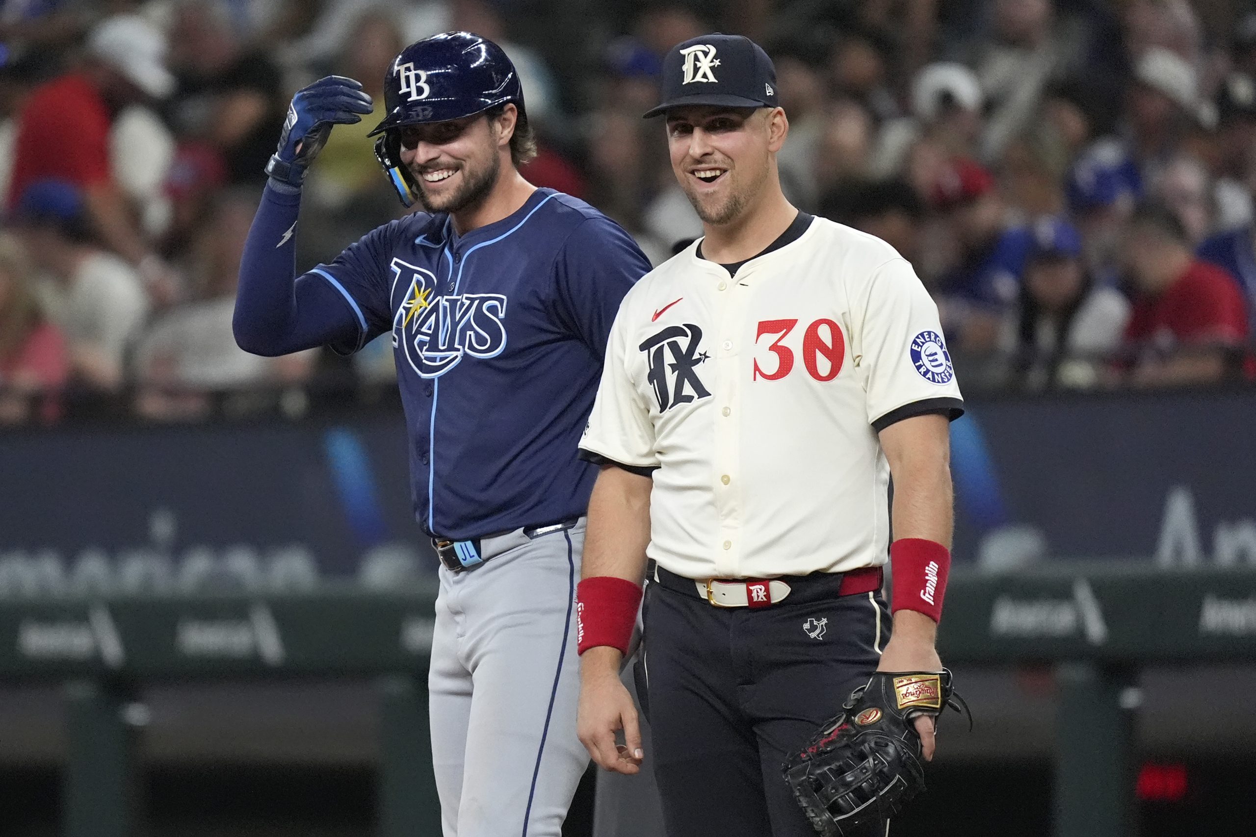 Mother of big league Lowe brothers sees them face each other for 1st ...
