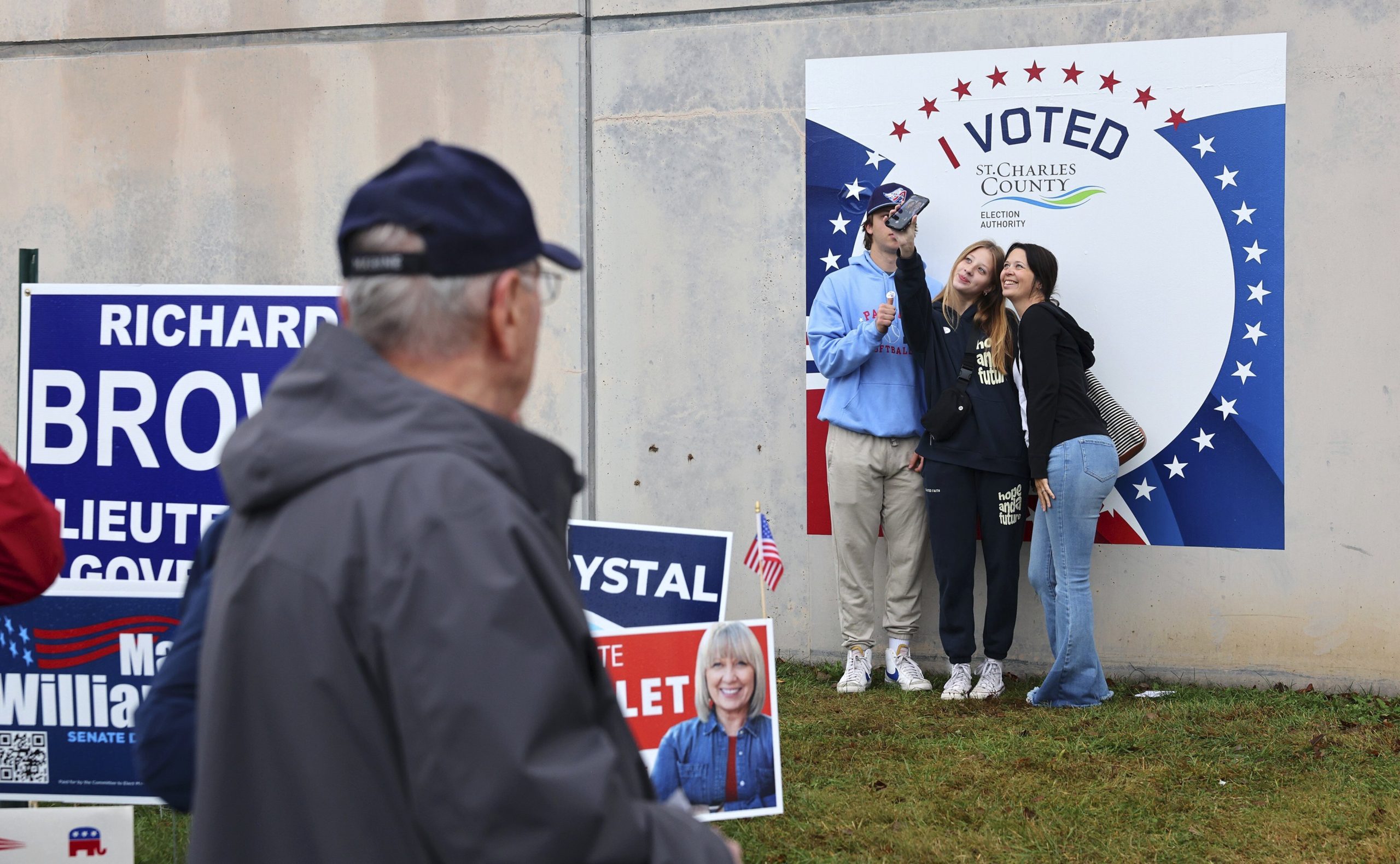 Judge dismisses Missouri lawsuit that sought watchers at early voting ...