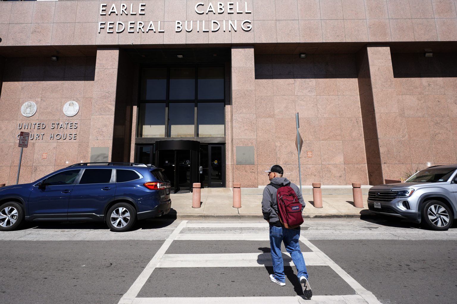 Federal workers return to offices amid threat from Elon Musk - SRN News