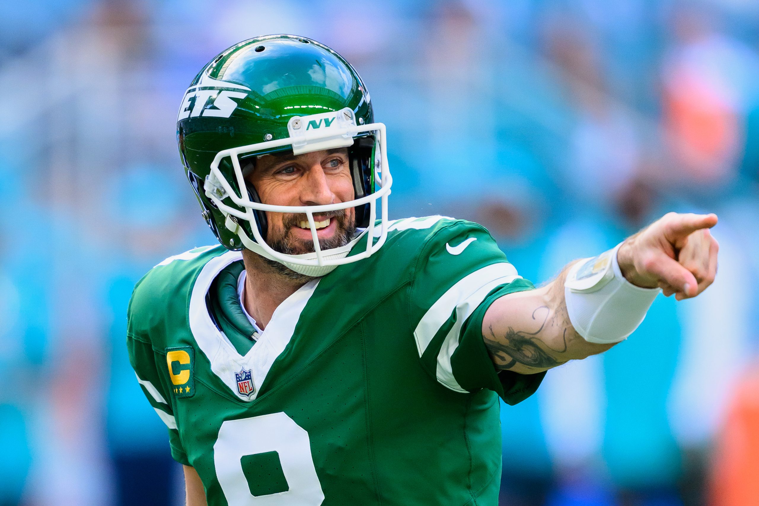 Aaron Rodgers ends months-long dance with Steelers by agreeing to a 1 ...