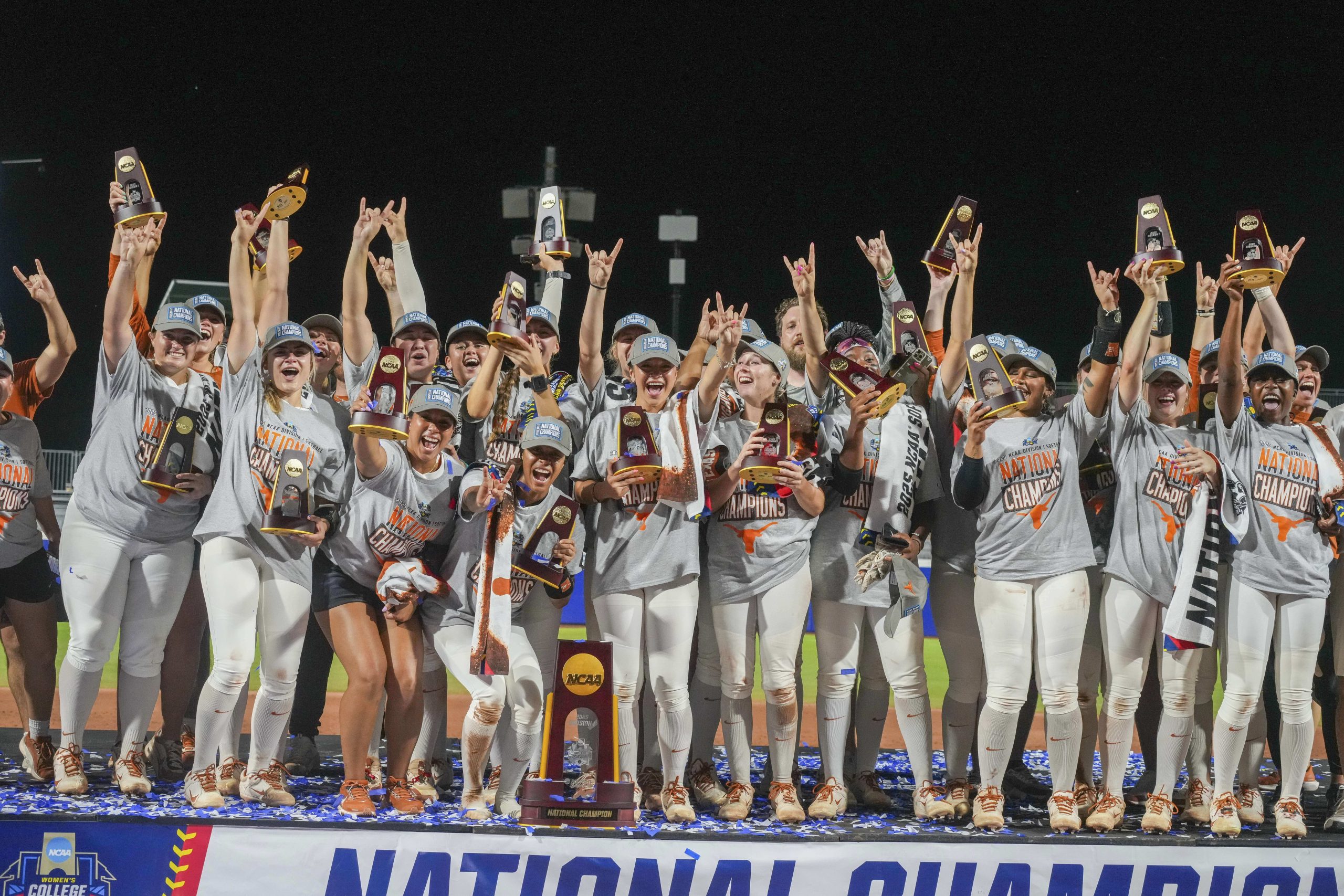 Texas beats Texas Tech 10-4 in decisive 3rd game of WCWS to win its 1st ...