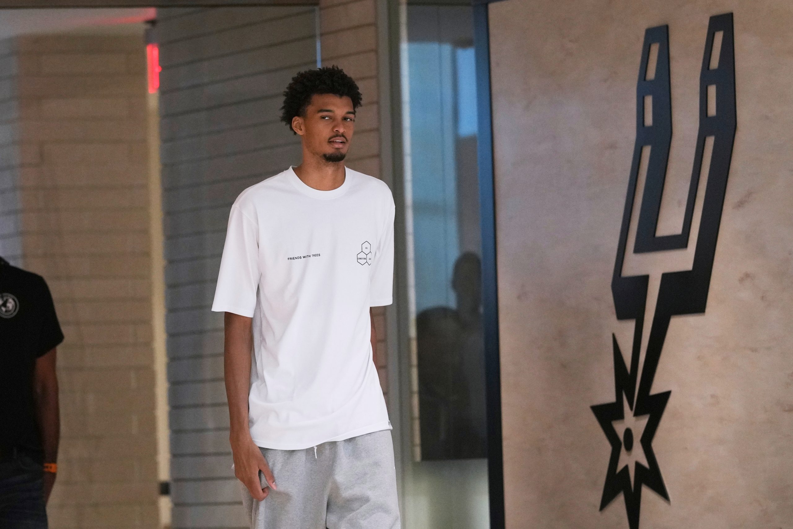 Spurs announce jersey deal with Paris-based digital asset security firm ...