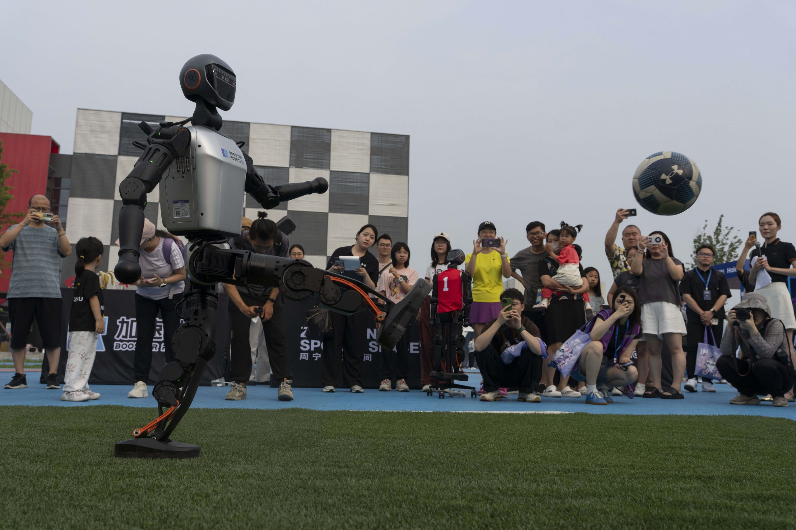 Photos show how humanoid robots captivate fans in China by playing a ...