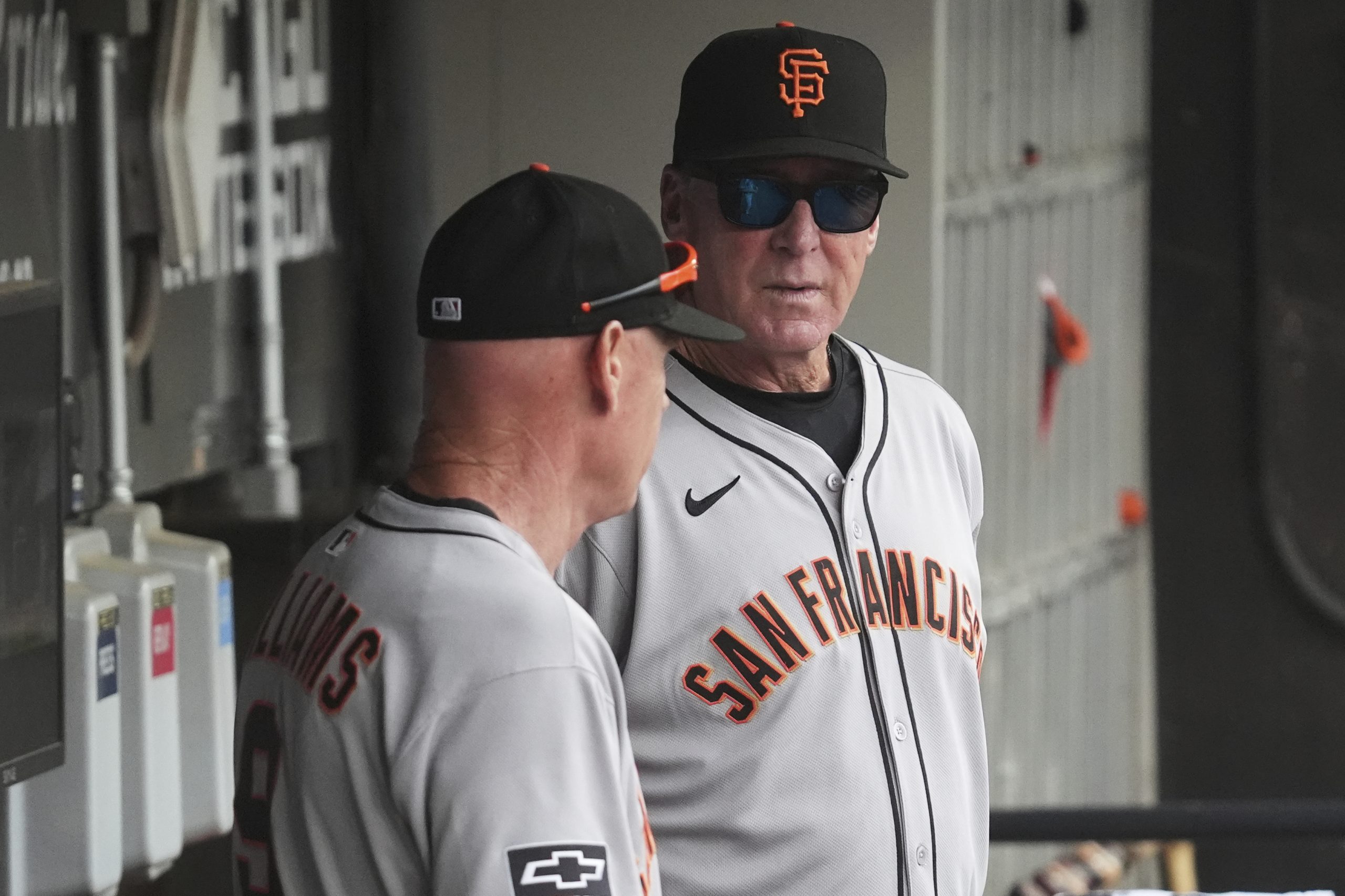 Giants exercise contract option on manager Bob Melvin for the 2026 ...