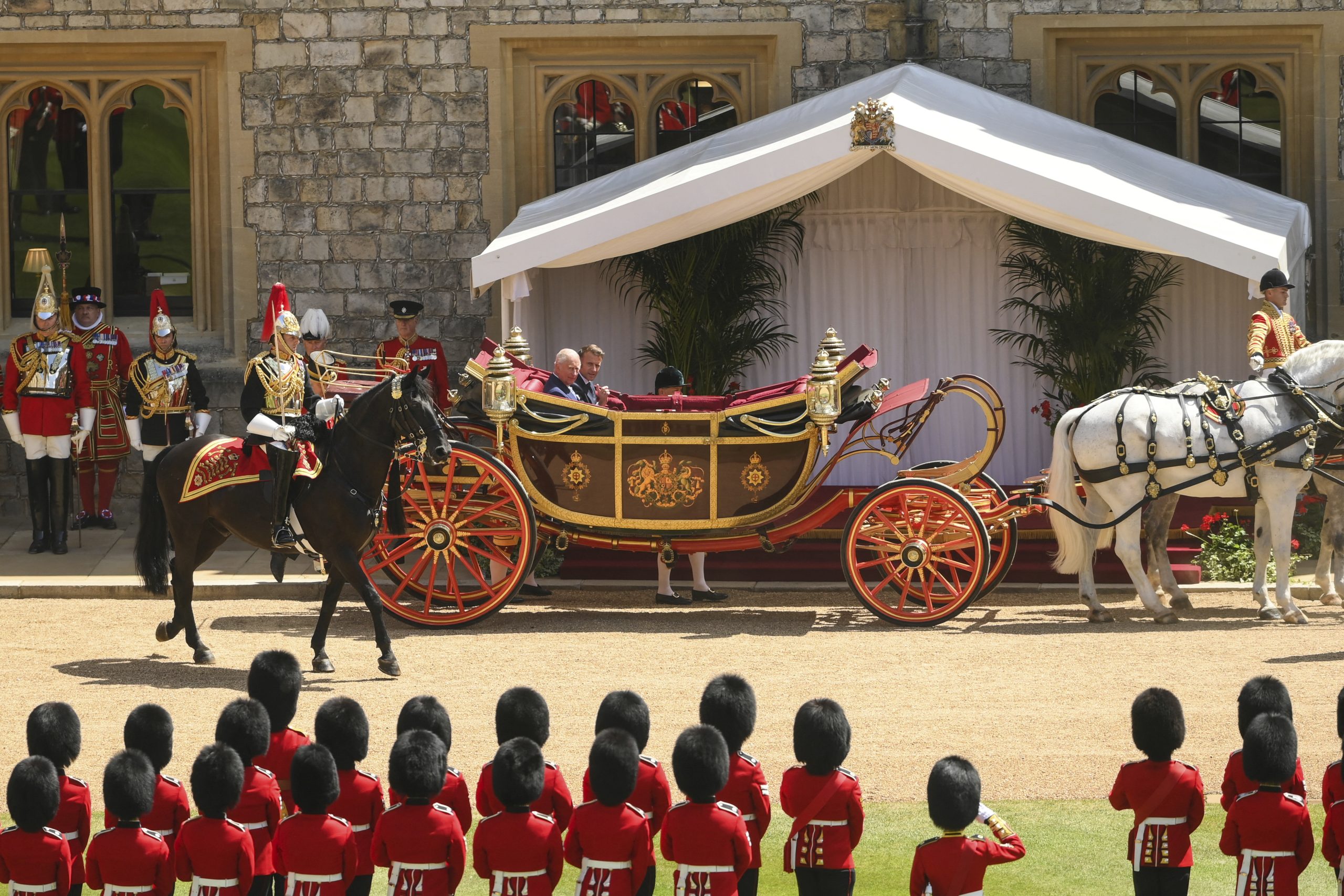 Pomp, pageantry and politesse greet French President Macron in display ...