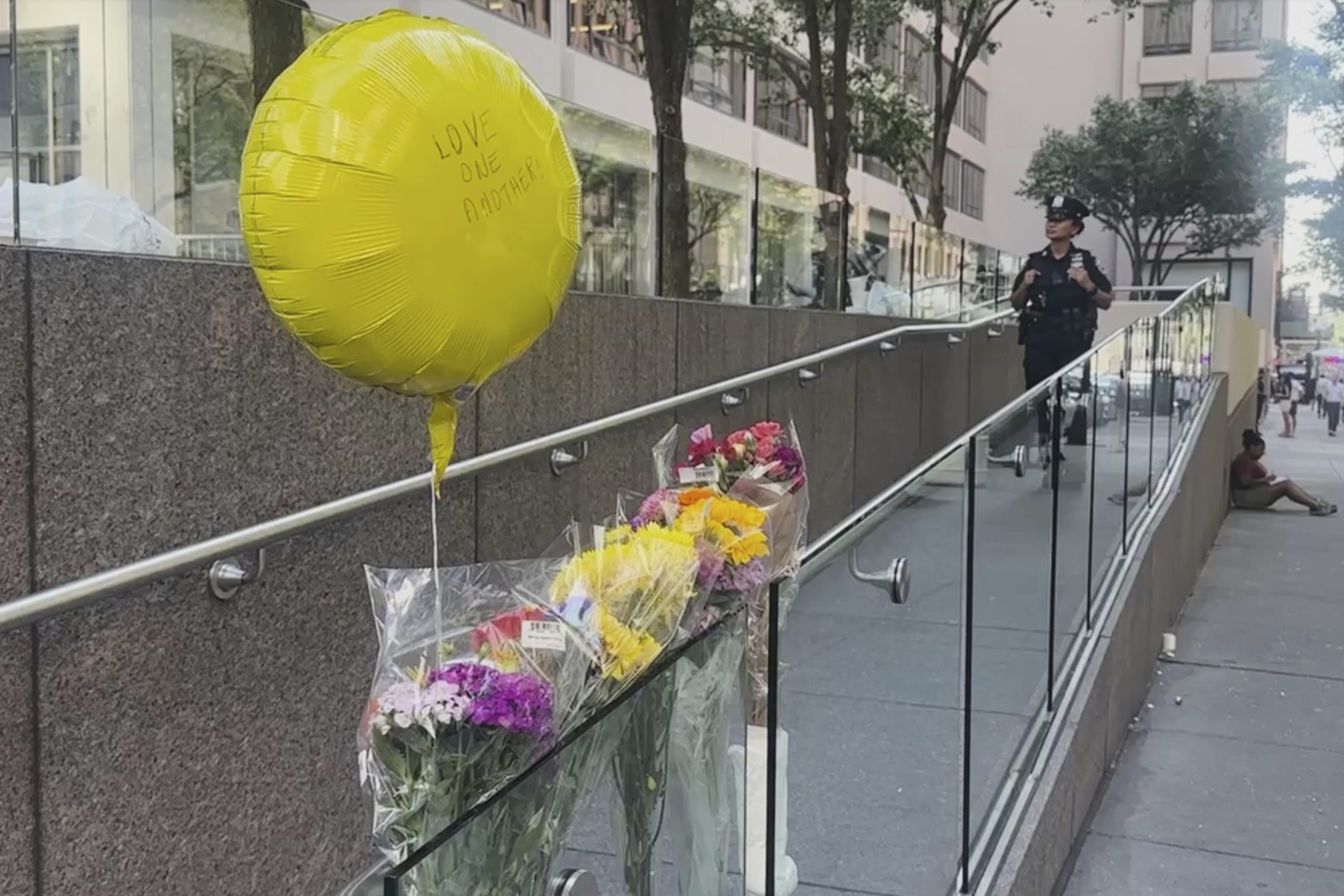 Hundreds honor security guard killed in New York office tower shooting ...
