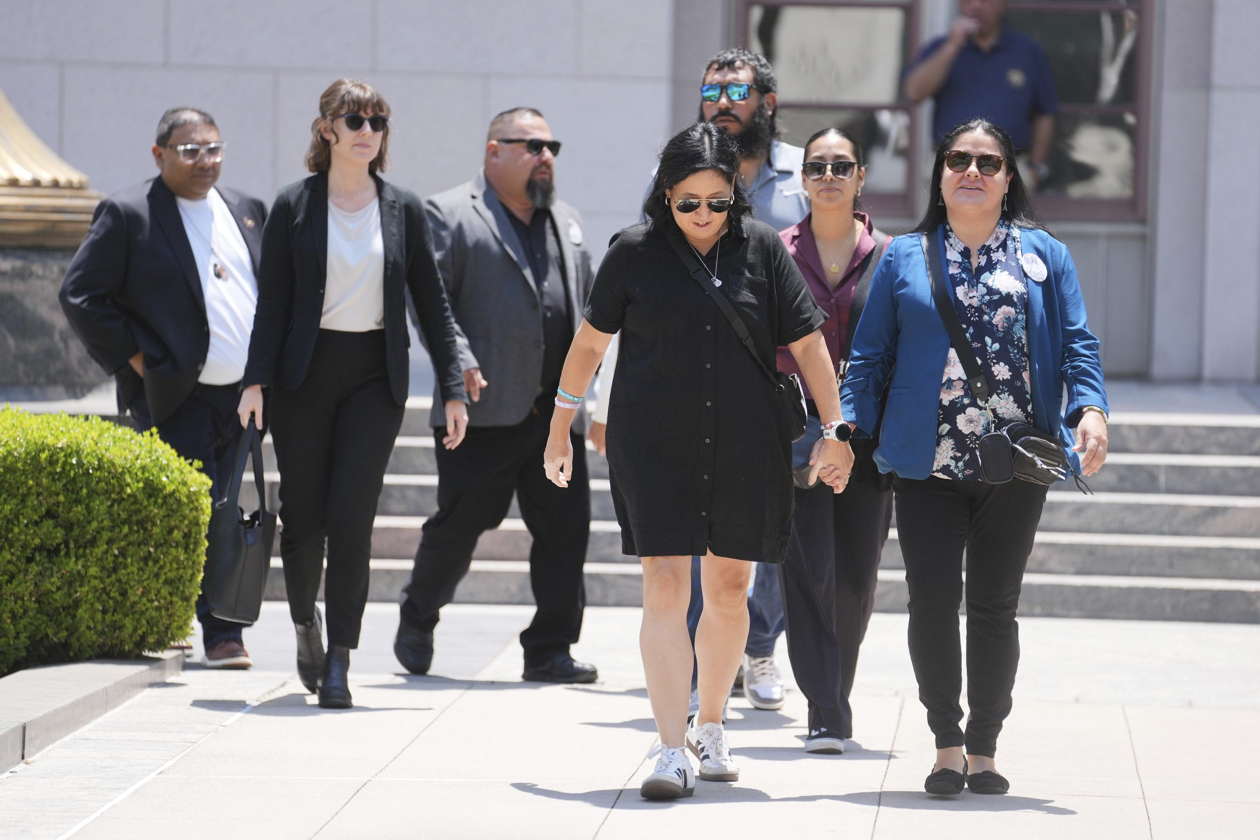 Desperate parents pleaded with officers to act during Uvalde school ...