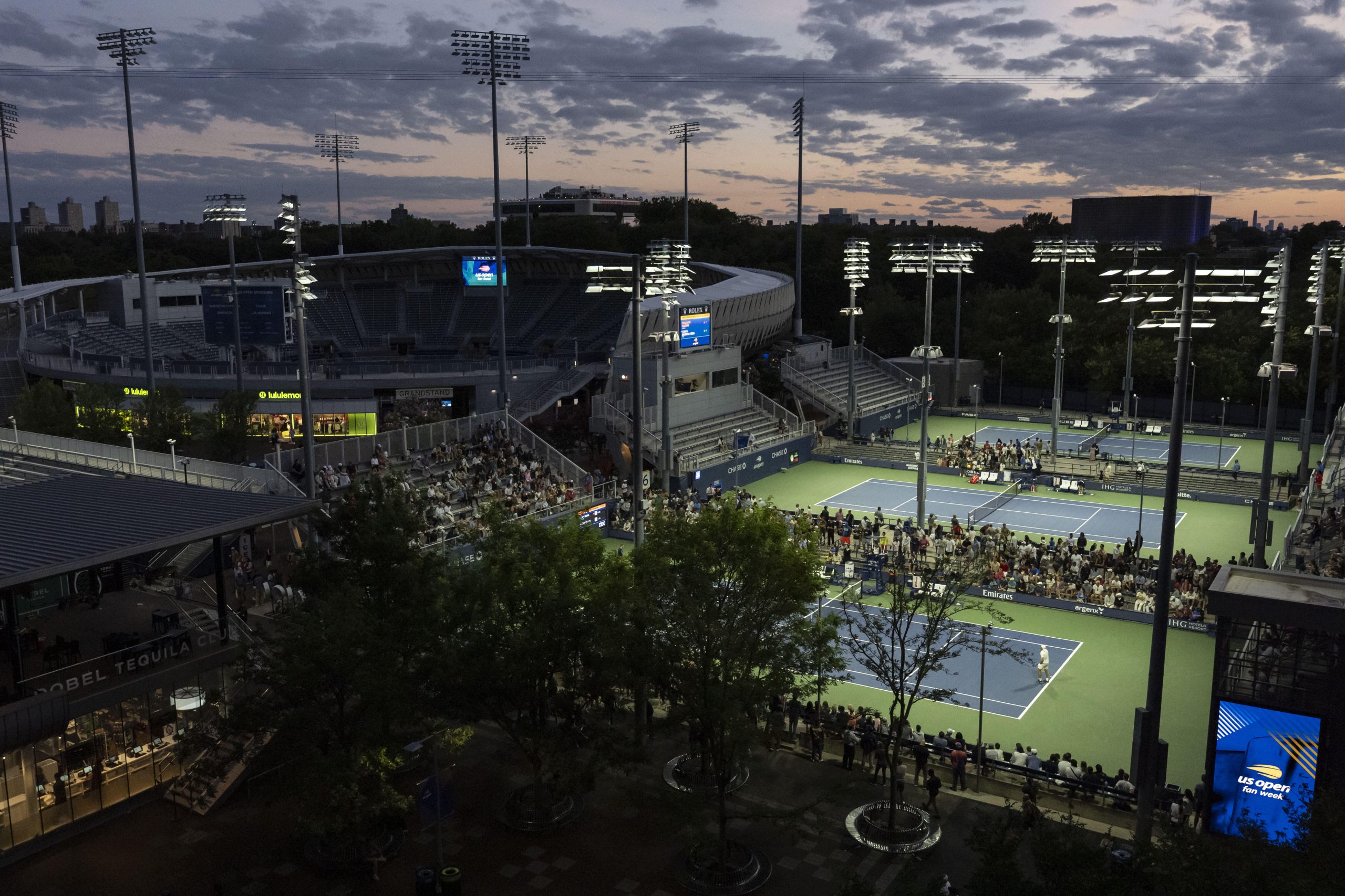 At the US Open, tennis stars shine under dark sky-friendly outdoor ...