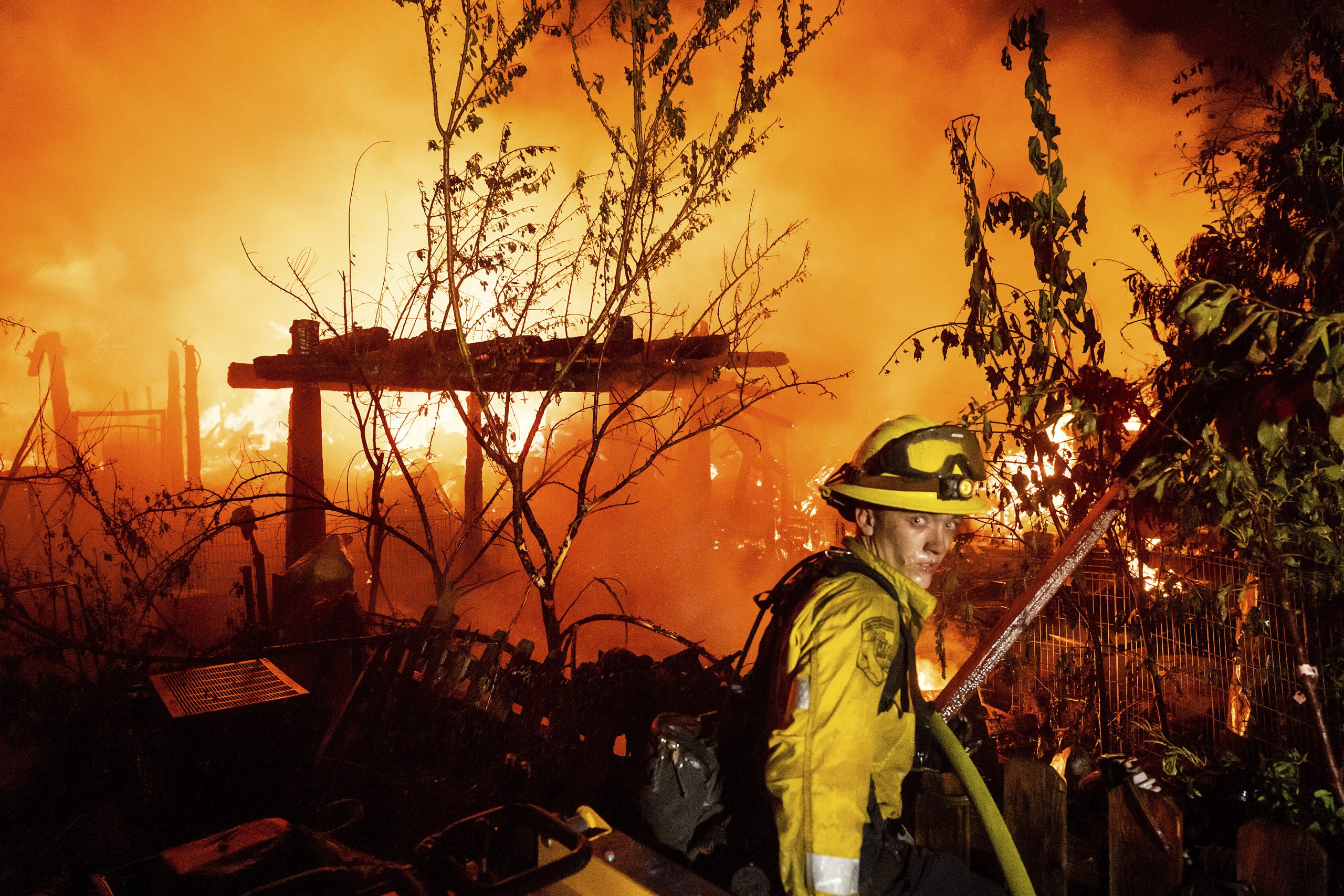 Wildfire devastates historic California gold mining town, homes burn in ...