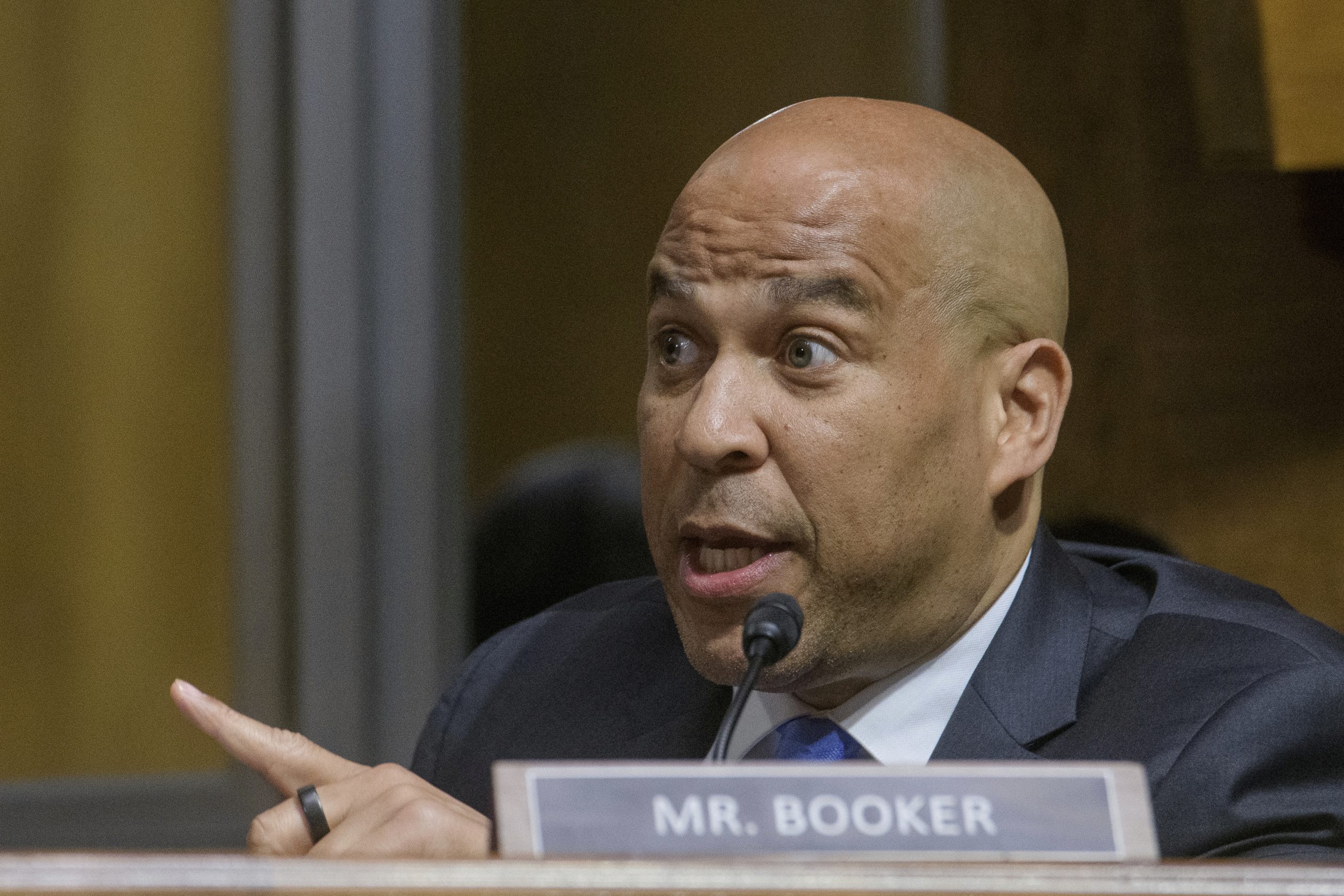 New Jersey Sen. Cory Booker announces he's engaged to girlfriend Alexis ...