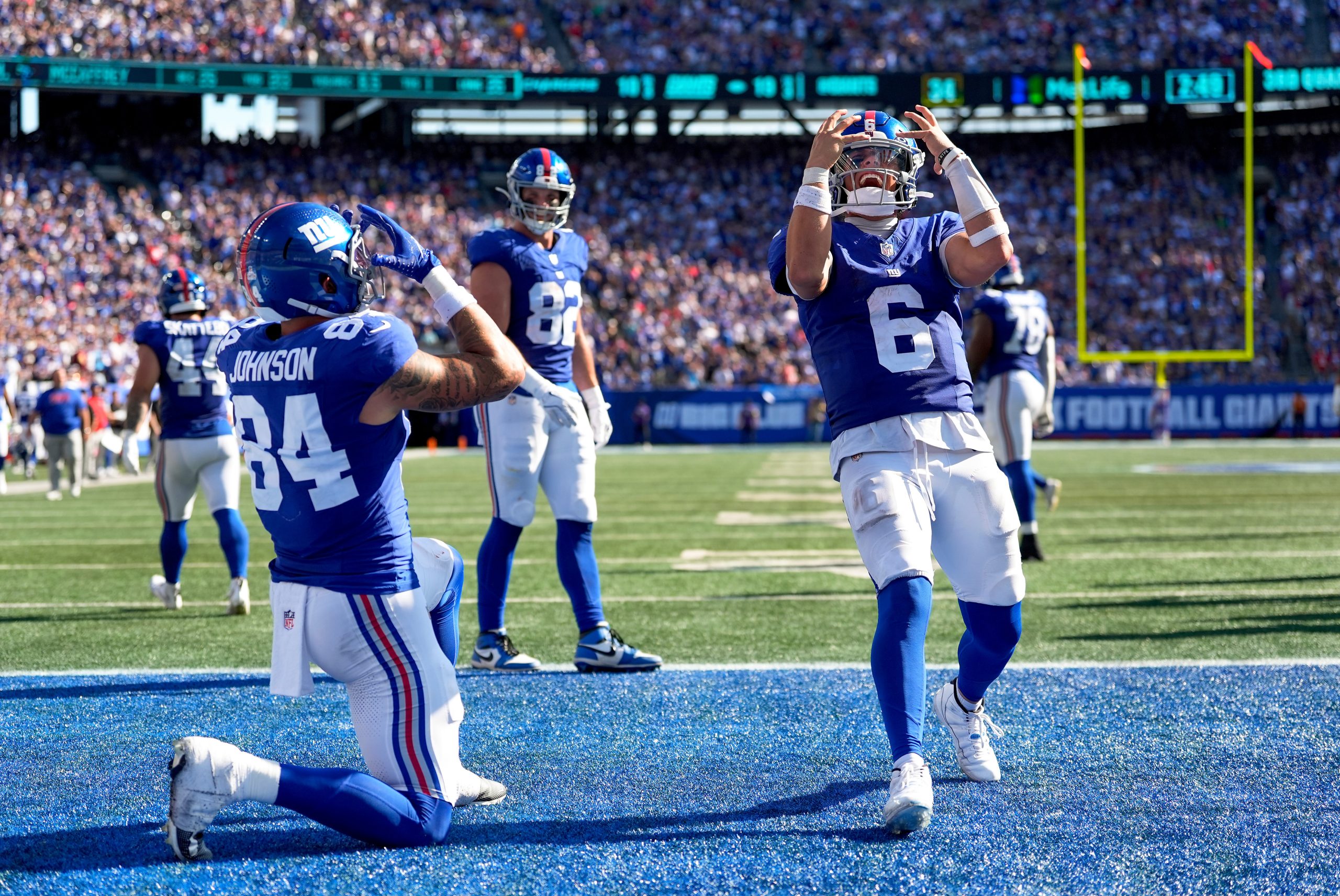 Dart's impressive debut leads Giants to 1st win over Chargers, but ...