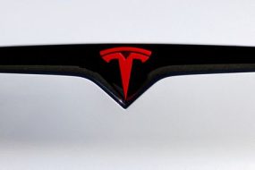 Two US senators urge probe of Tesla's Full Self-Driving response to ...
