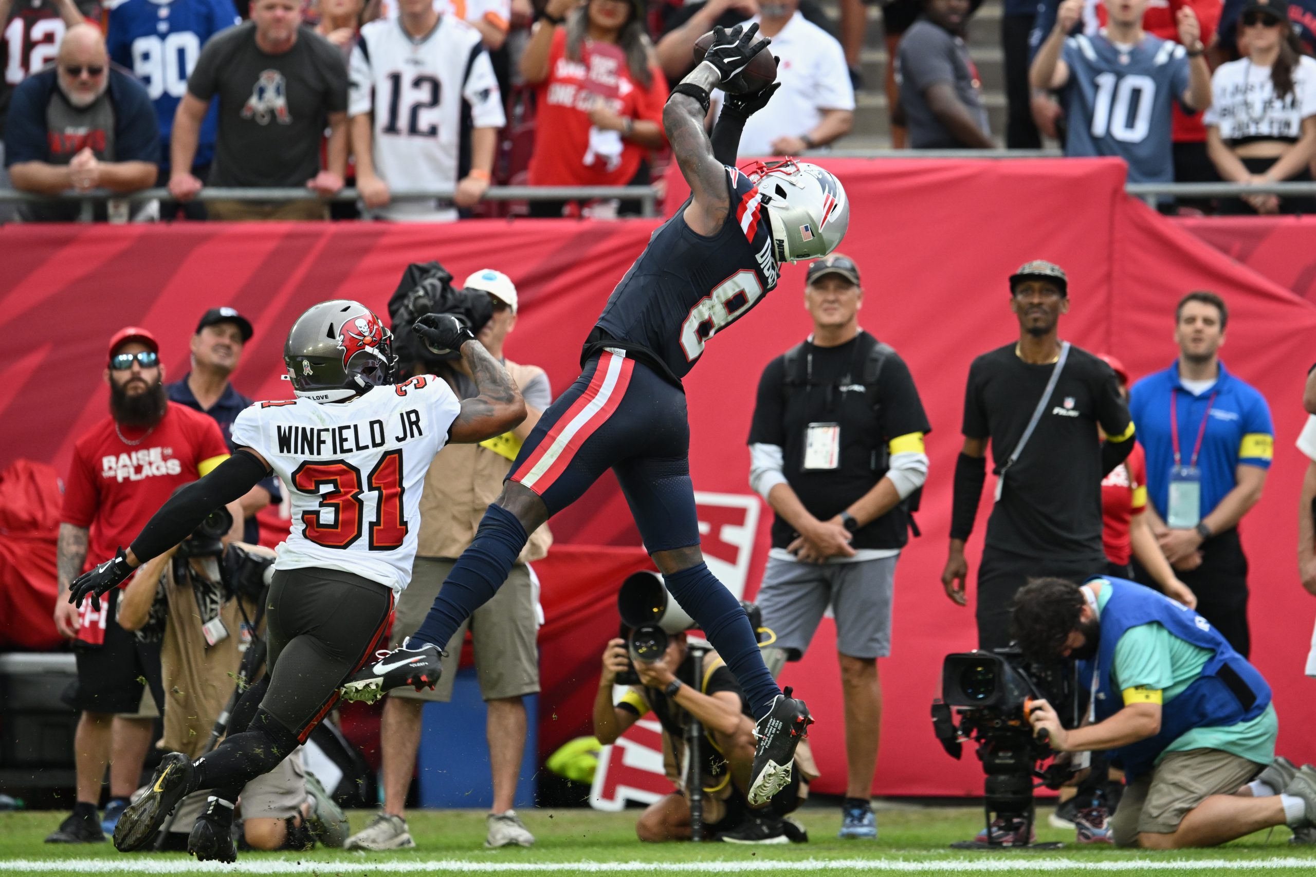 TreVeyon Henderson, Drake Maye lead the Patriots to a 28-23 victory ...