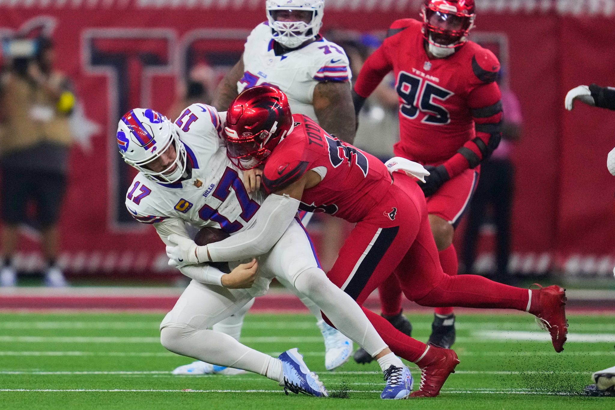 Texans' defense shines with 8 sacks, 3 turnovers in win over Bills ...