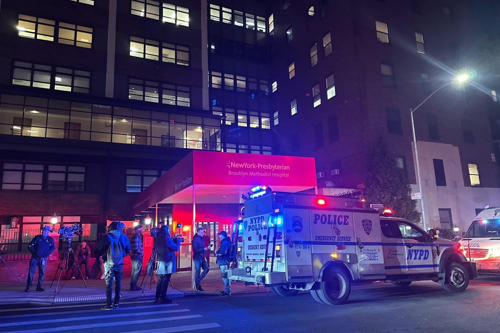 Man wielding sharp object shot by police in Brooklyn hospital - SRN News