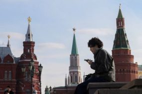 Two phones and an app: How Russians skirt Putin's digital iron curtain ...