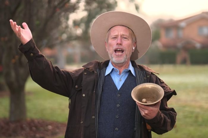 Guinness crowns Canberra town crier as the world's loudest person at ...